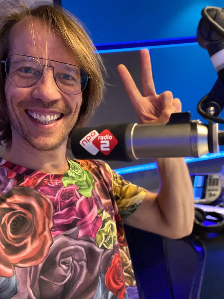 Marc Adriani en Funky Frank presenteren het Platenpaleis